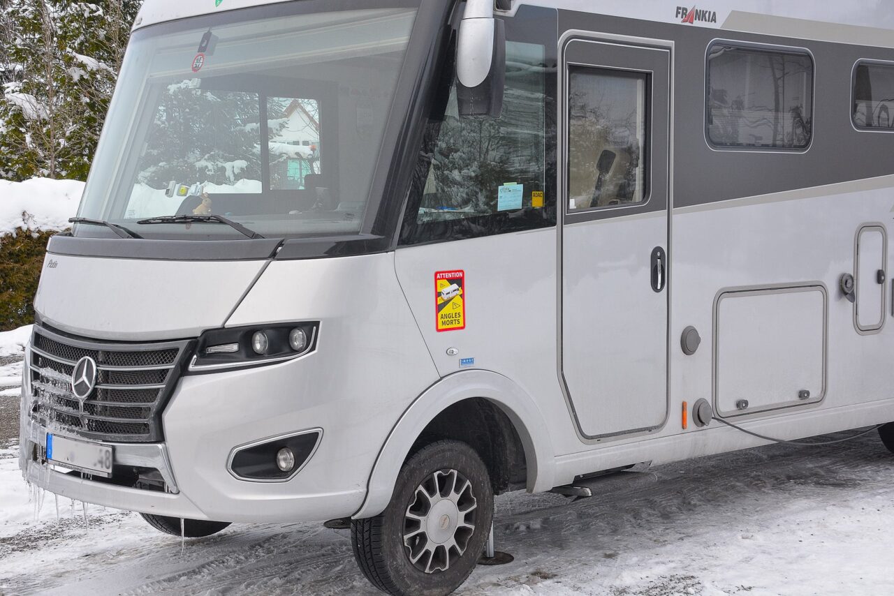 Angles-Morts sticker on the motorhome: how to do it!