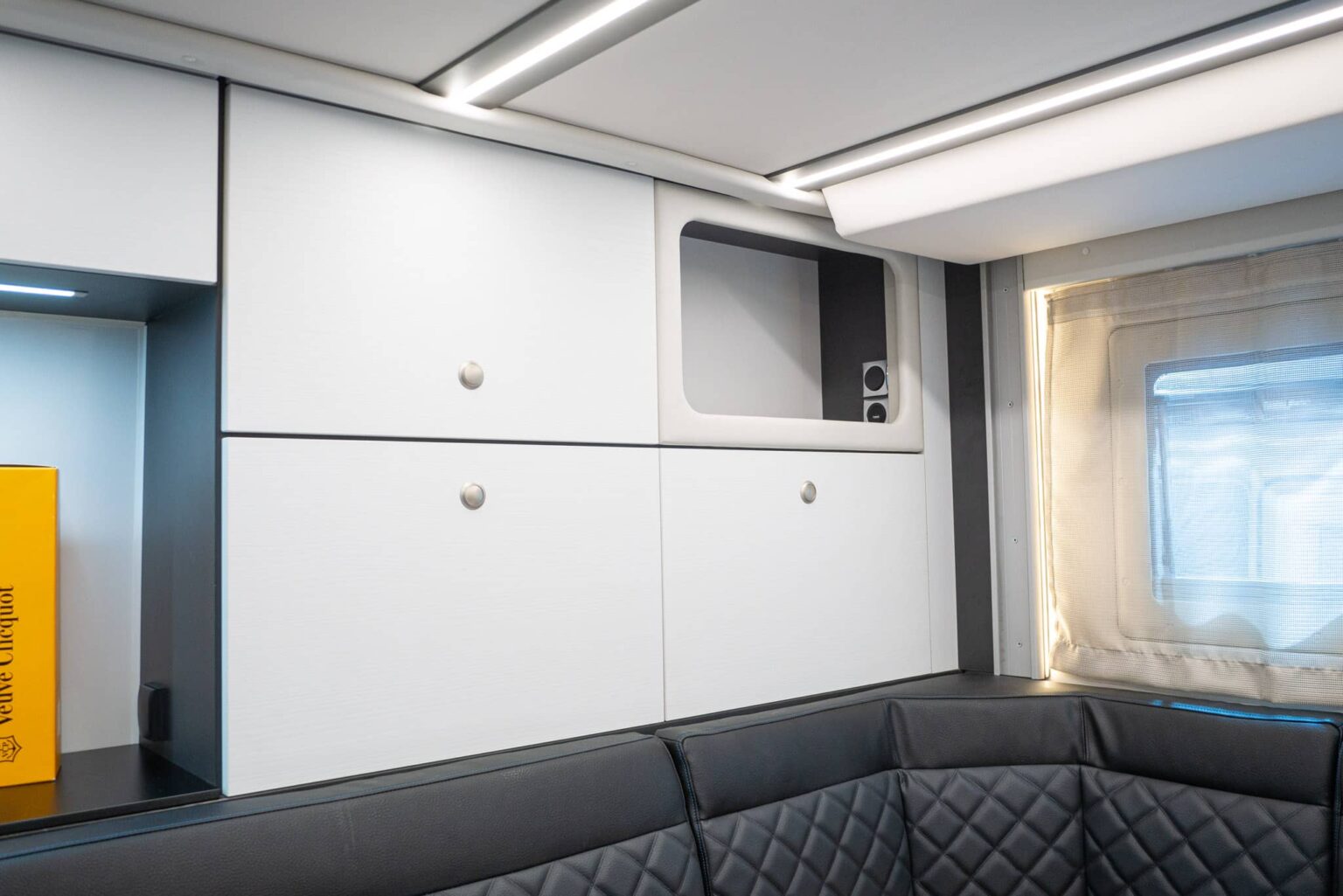 Atlantis Compact 595 (2024): maneuverable luxury motorhome with small ...