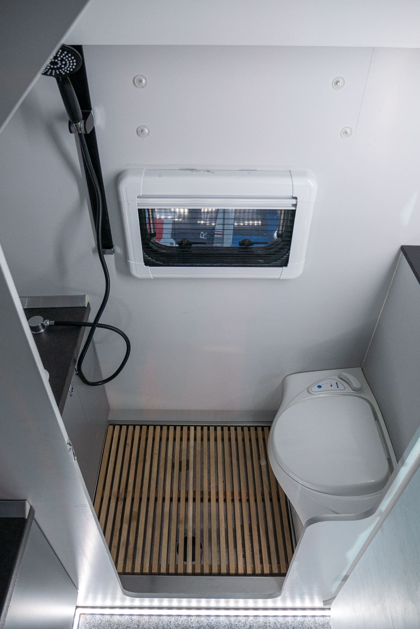 XOP Sumo (2024): self-sufficient off-road caravan on heavy-duty tandem ...