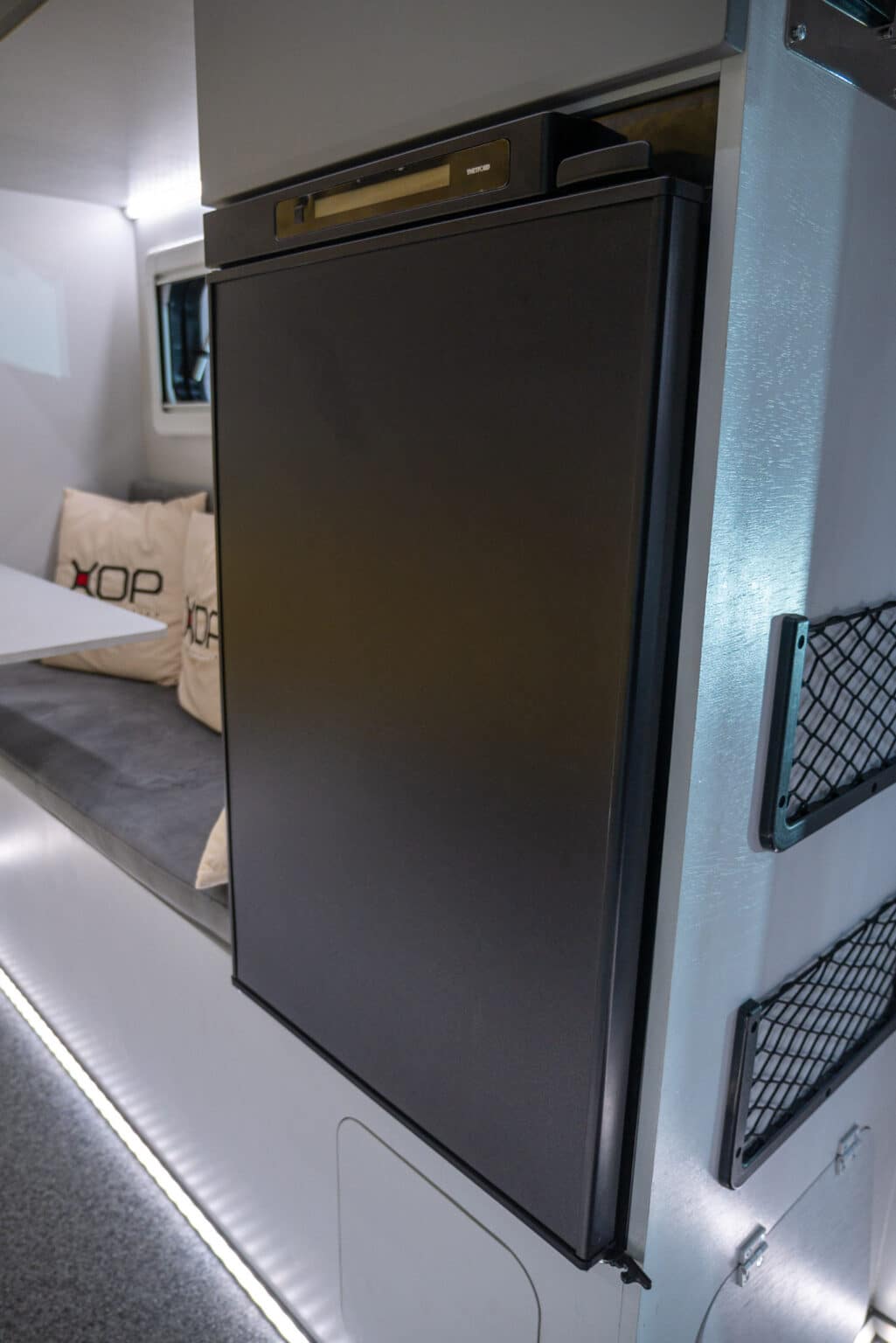 XOP Sumo (2024): self-sufficient off-road caravan on heavy-duty tandem ...