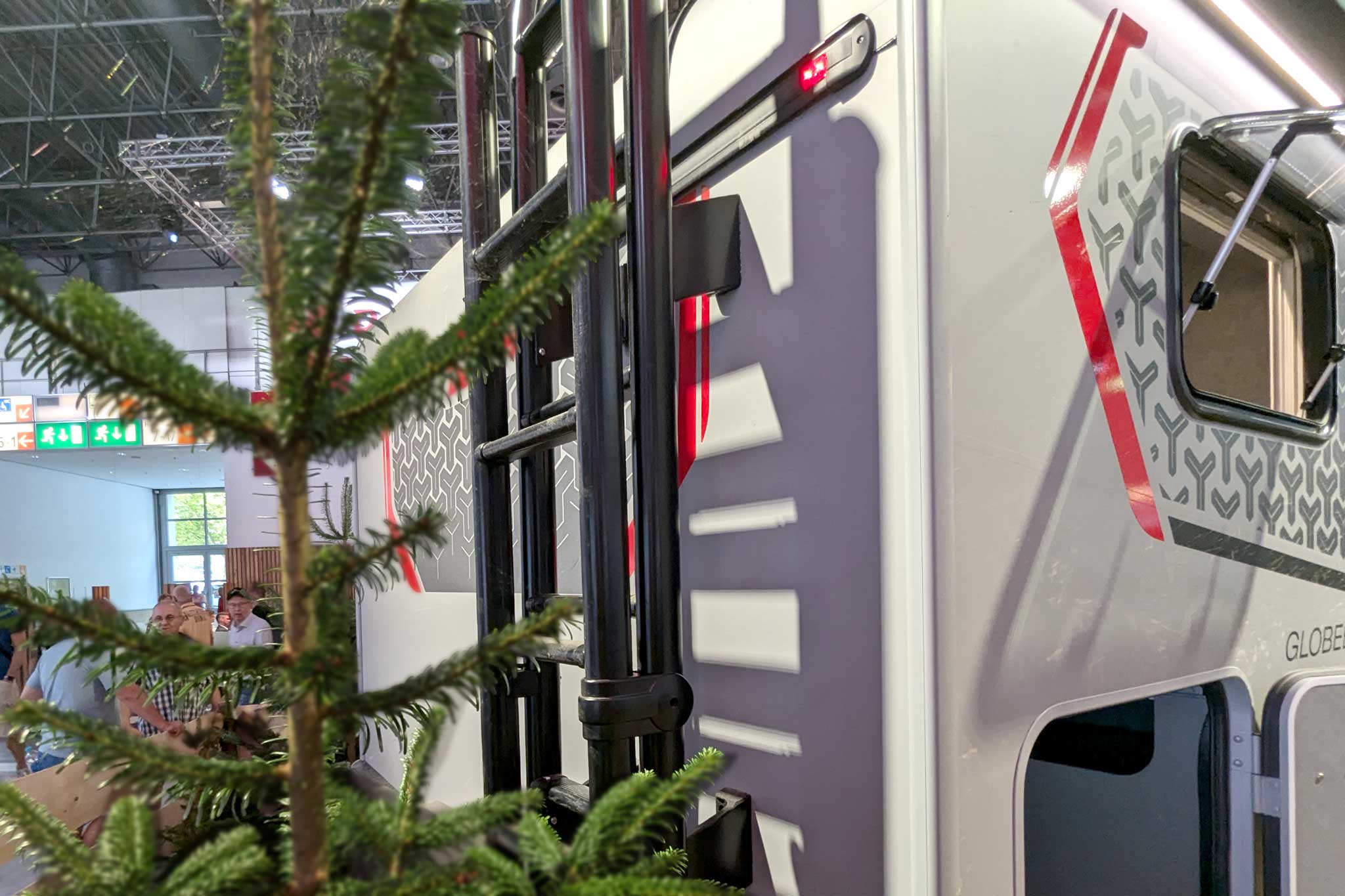 Dethleffs Globebus Performance 4x4 (2025): First all-wheel drive ...