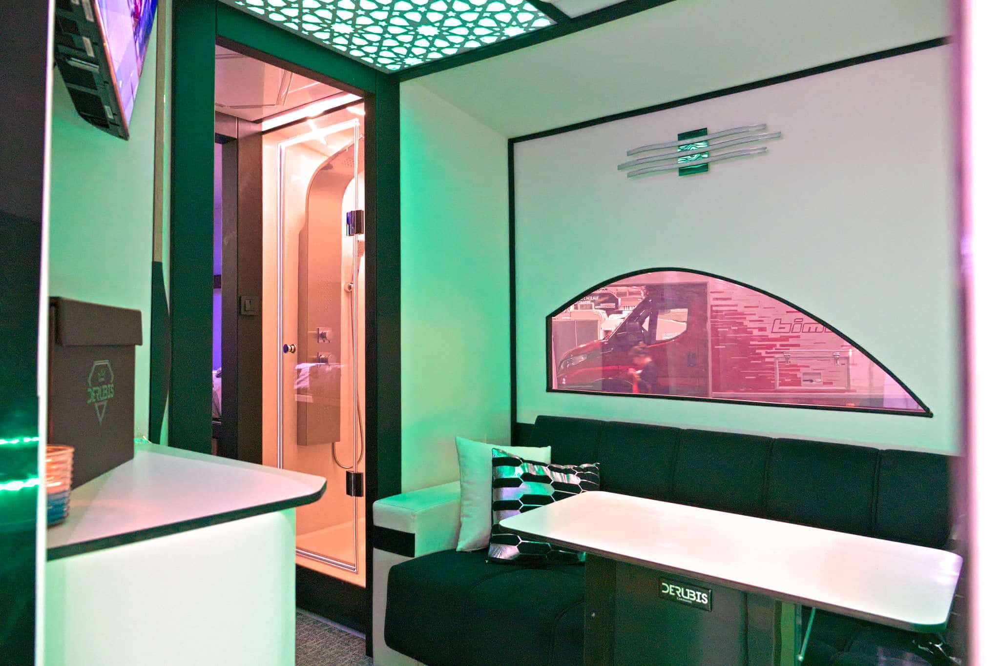 Derubis Series 7 (2025): Luxury caravan with monocoque body and ambient lighting